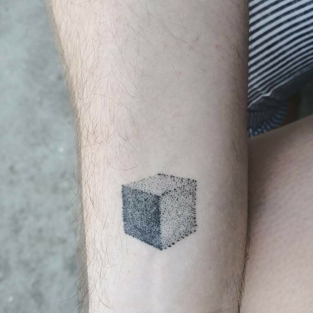 How does aging/distortion affect inner arm tattoo near the elbow? : r ...